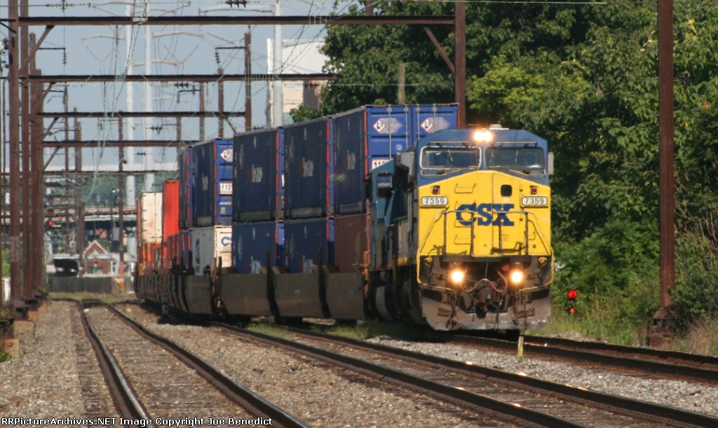 CSX 7359 in Q190